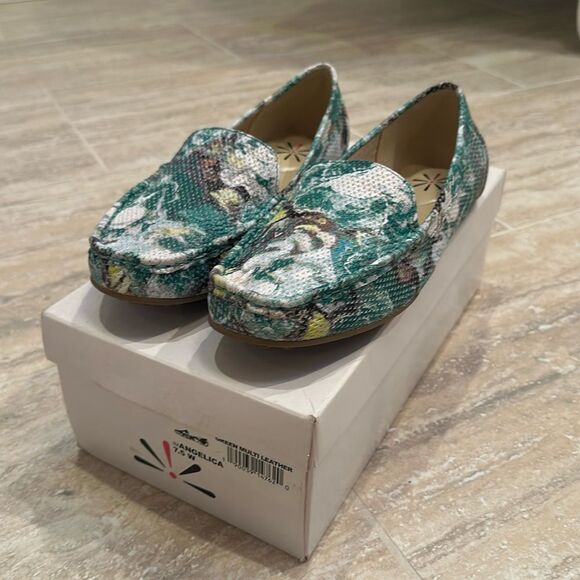 Isaac Mizrahi | Shoes | Nwt Isaac Mizrahi Angelica Green Leather Flats ...